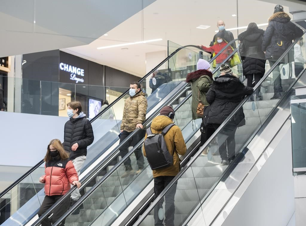 Canadians expected to spend more while gifting less this holiday season ...